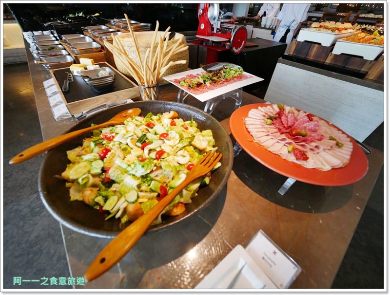 台北寒舍艾麗酒店 下午茶Buffet LA FARFALLA義式餐廳～多樣熱食甜點吃到飽，精緻好享受 - 阿一一之食意旅遊